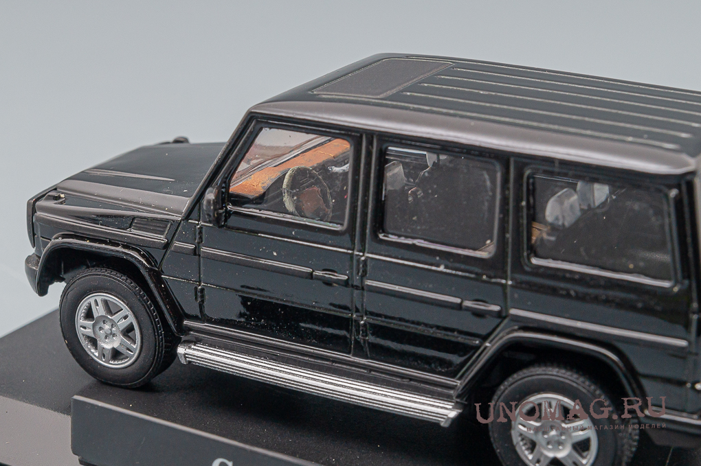 MERCEDES-BENZ G-Class G500, black