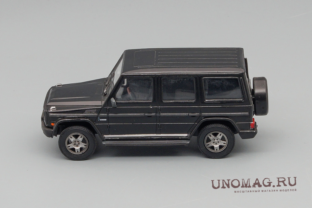 MERCEDES-BENZ G-Class G500, black