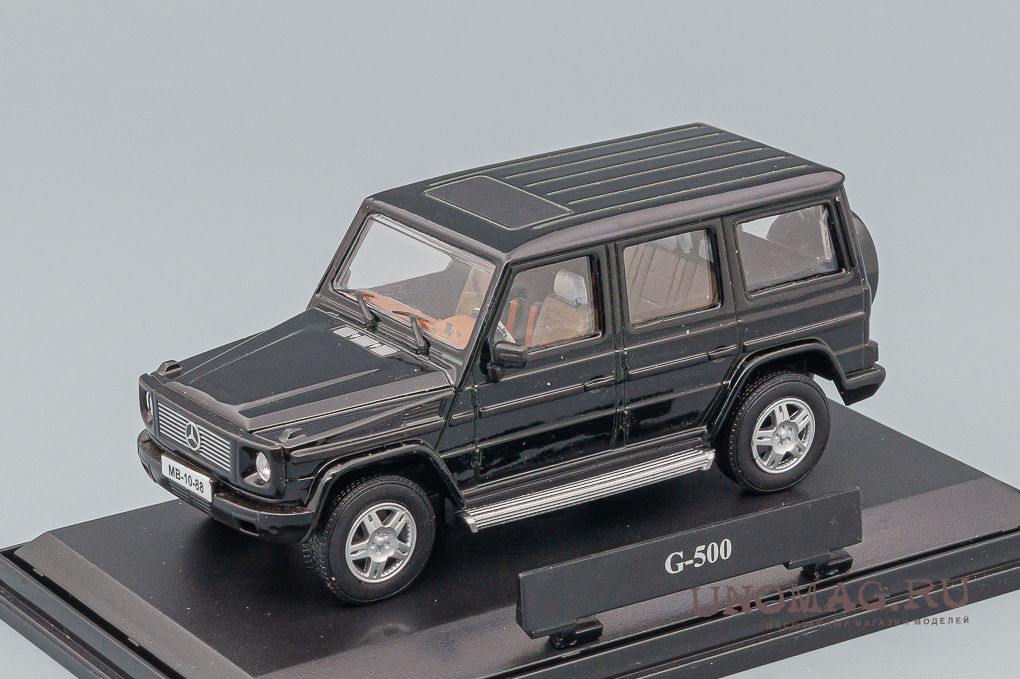 MERCEDES-BENZ G-Class G500, black