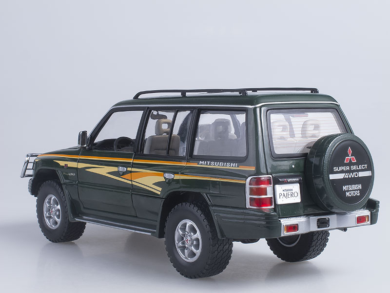 Mitsubishi Pajero Long 3.5 V6 1998 (Dark green)
