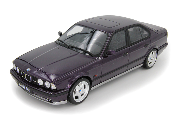 BMW M5 (E34), dark purple