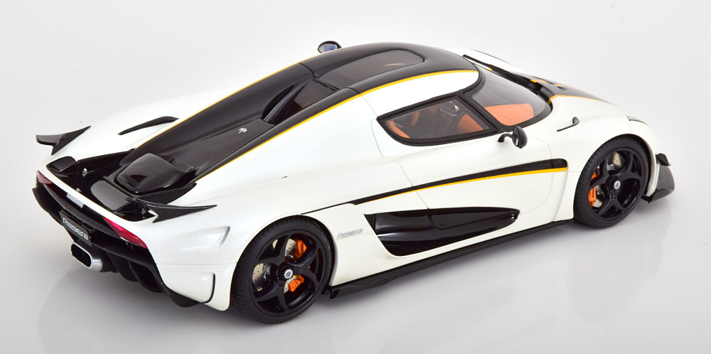 KOENIGSEGG Regera (2018), white metallic black