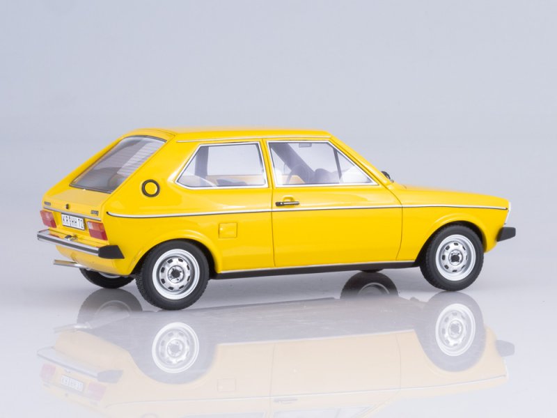 VOLKSWAGEN Polo I L (type 86), yellow