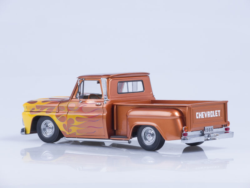 CHEVROLET C-10 Stepside Pickup Lowrider (1965), metallic orange