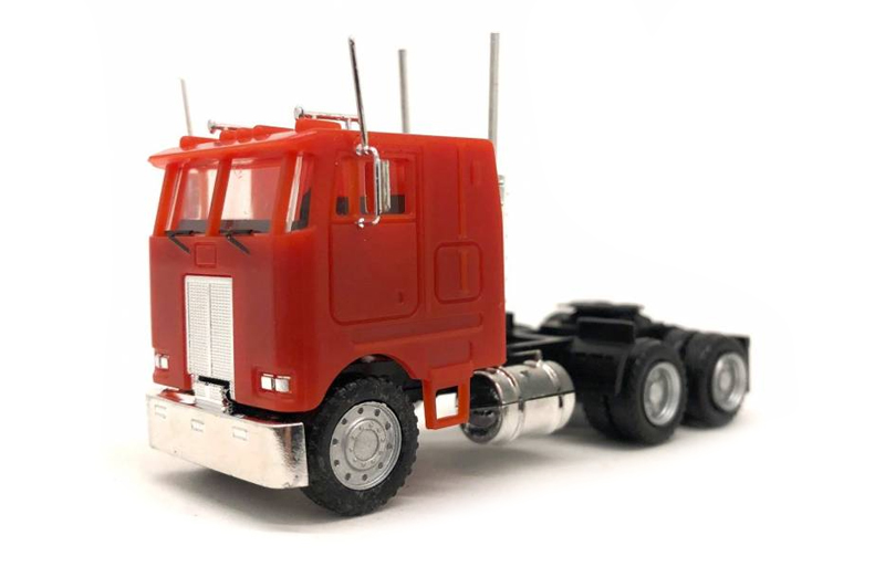 Peterbilt 3-Axle Cabover in Red