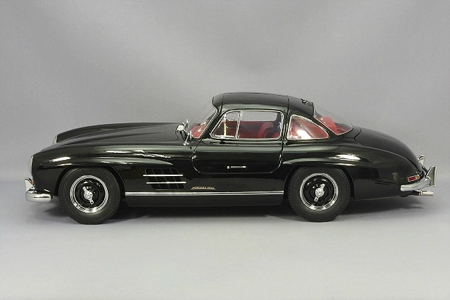 MERCEDES-BENZ 300SL Gullwing, black
