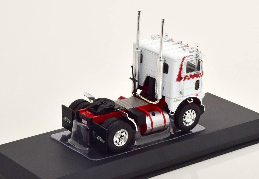 FREIGHTLINER COE towing vehicle (1976), white red