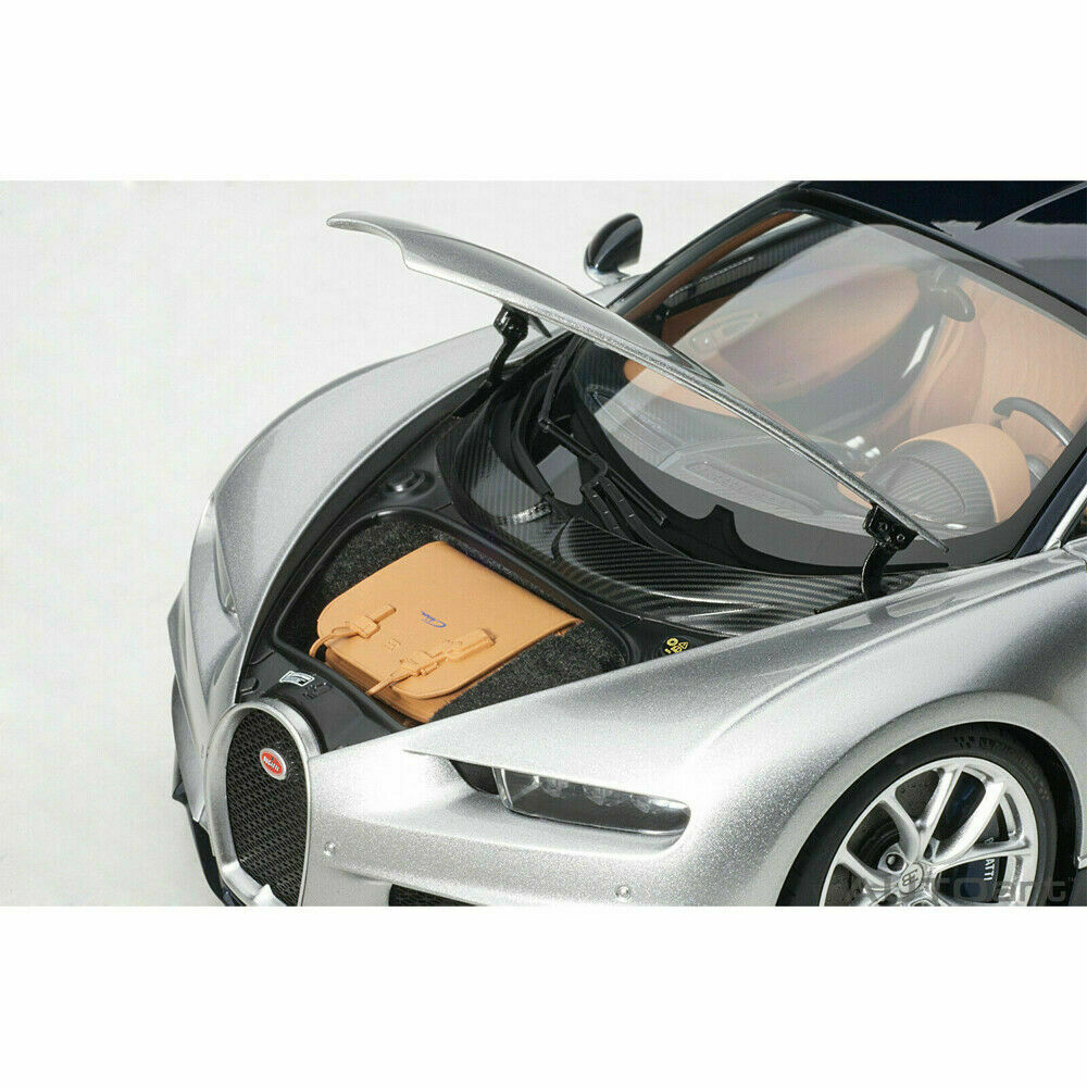 Bugatti Chiron - 2017 (silver / blue)