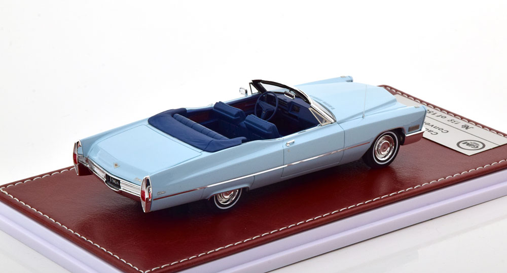 CADILLAC DeVille Convertible (1968), light blue