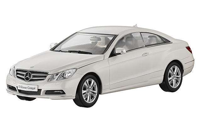 MERCEDES-BENZ E-Klasse C207 (2009), white diamond